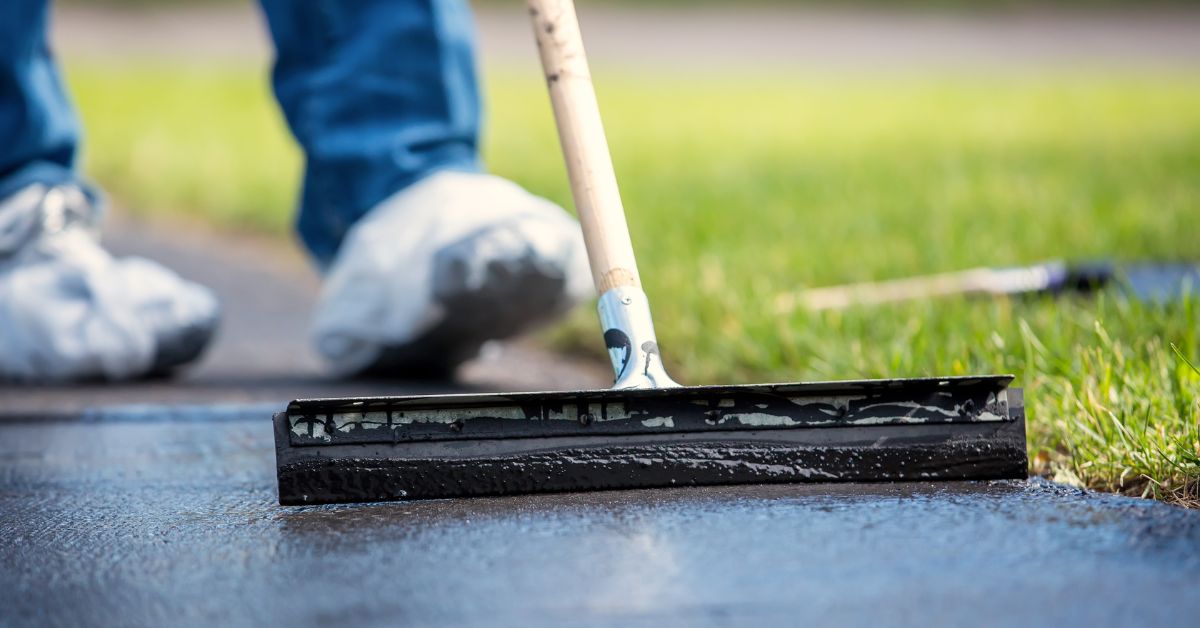 What Is Tar & Chip Driveway Paving? | A&A Asphalt Paving, Inc